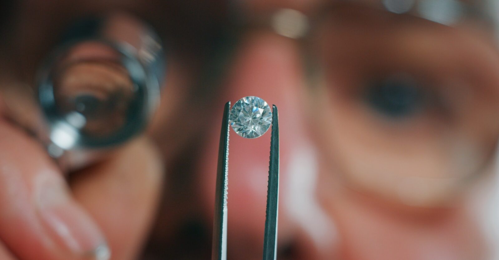 The Science and Technology Behind Lab Grown Diamond Engagement Rings ...